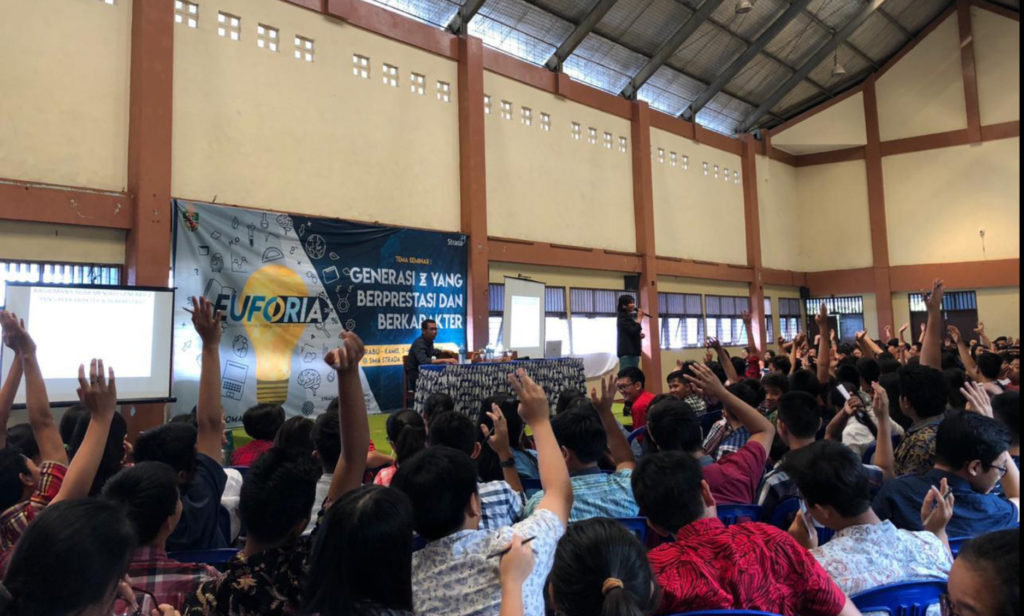 Seminar: Generasi Z yang Berprestasi dan Berkarakter, SMA Strada St ...